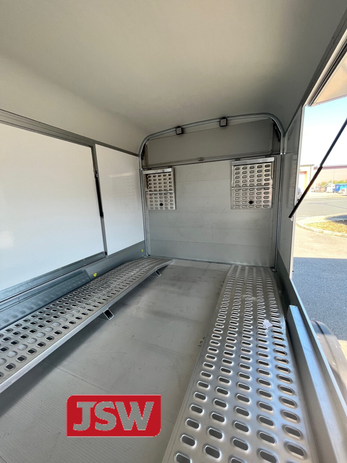 Debon C1000 Roadster Car Trailer